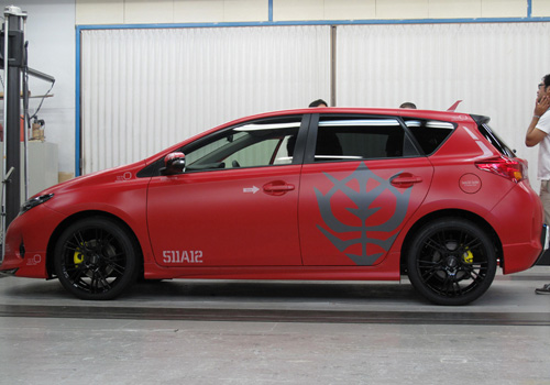 Char Aznable X Toyota Auris exhibit images