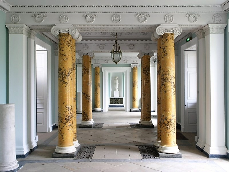 Landed families of Britain and Ireland: (421) Smith-Barry of Marbury ...