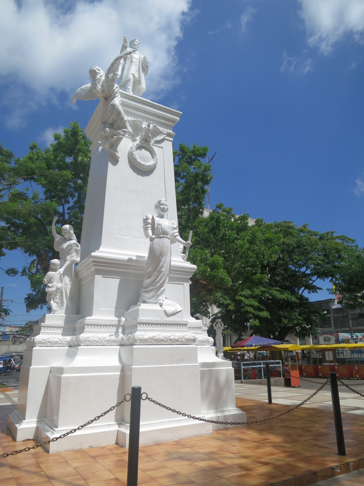 This is Lovelee: Naga City's Beautiful Plazas