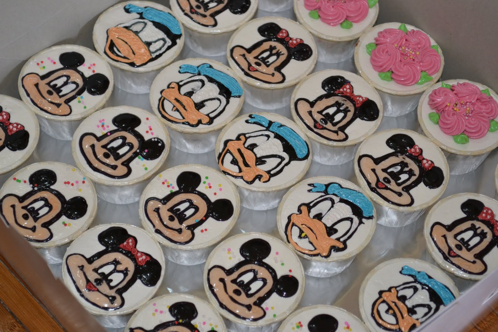 MyPu3 Cake House: Cartoon character cupcakes