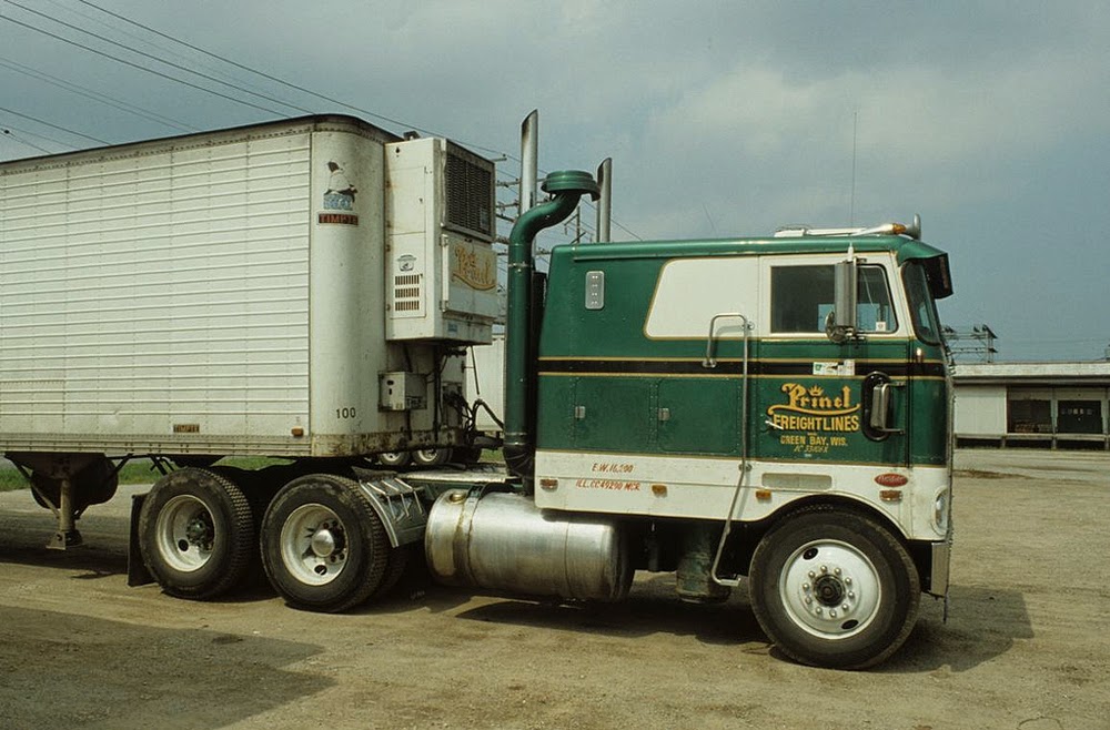 MotArt: Peterbilt Cabover