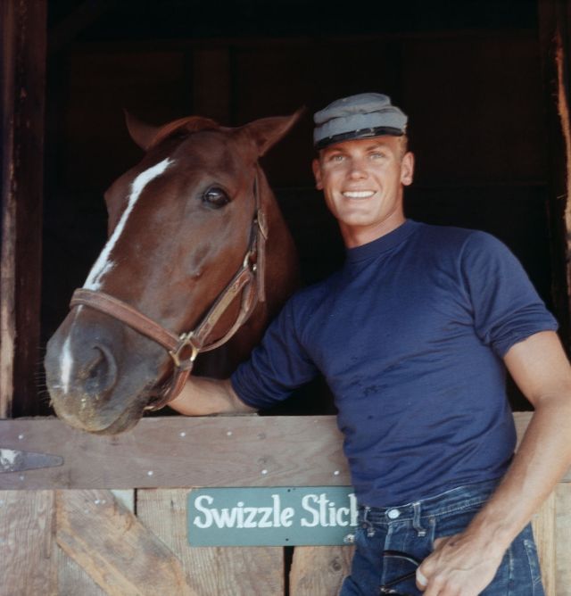 Heartthrob of the ‘50s: A Look Back at a Young and Handsome Tab Hunter ...