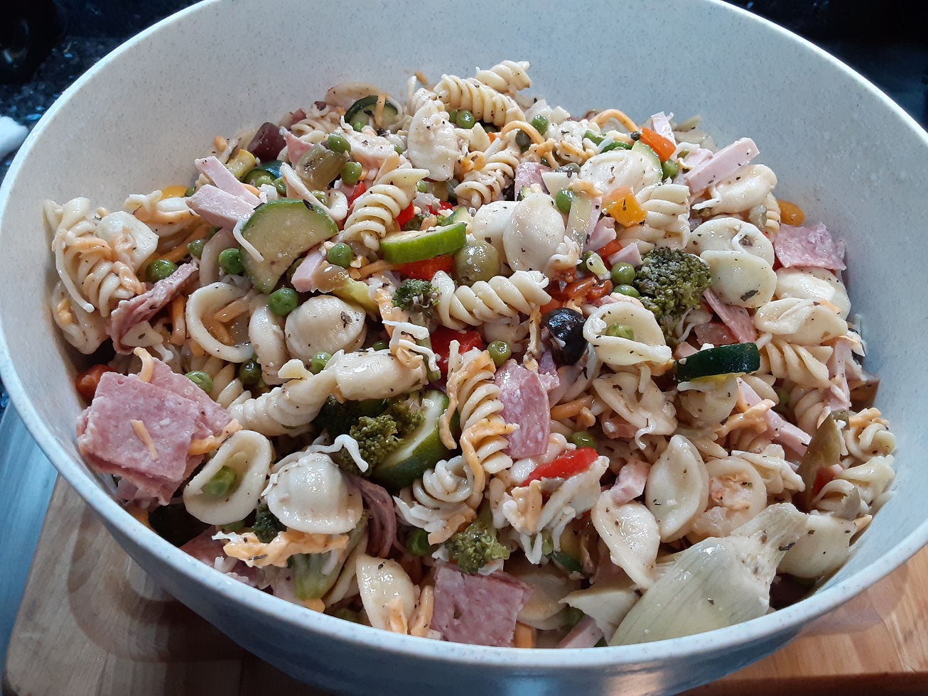 Big Dude's Eclectic Ramblings: Muffaletta/ Primavera Pasta Salad