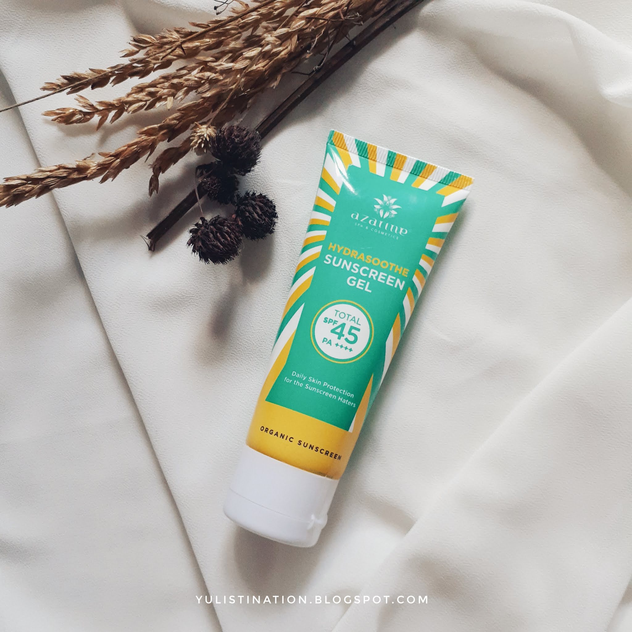 REVIEW : Azarine Hydrasoothe Sunscreen Gel SPF 45 PA++++ - The Yulistinay's Diary