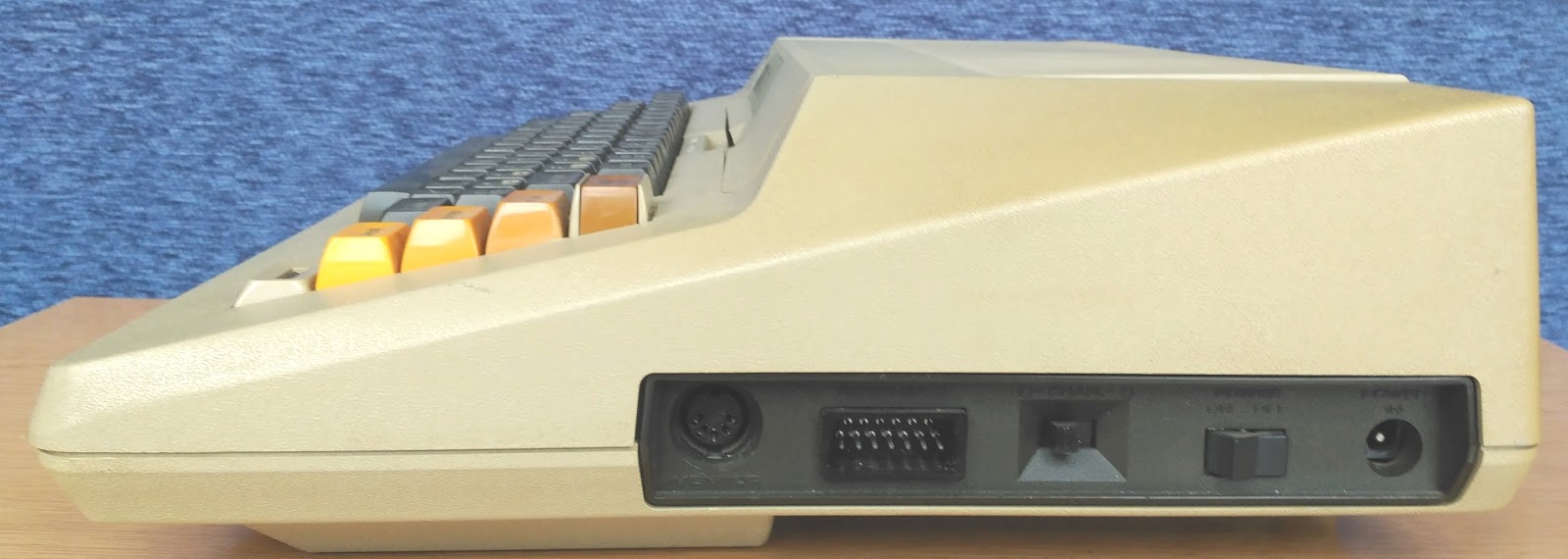 Retro Ordenadores Orty: Ordenadores Atari: Consola con teclado VCS 2600 ...