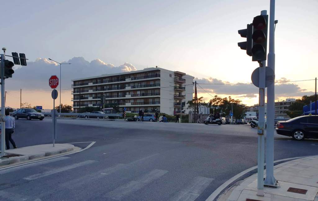 ΠΡΙΝ ΛΙΓΟ: ΤΡΟΧΑΙΟ ΣΤΟΝ ΚΟΜΒΟ ΤΗΣ ΝΕΑΣ ΜΑΡΙΝΑΣ - ΦΩΤΟΣ