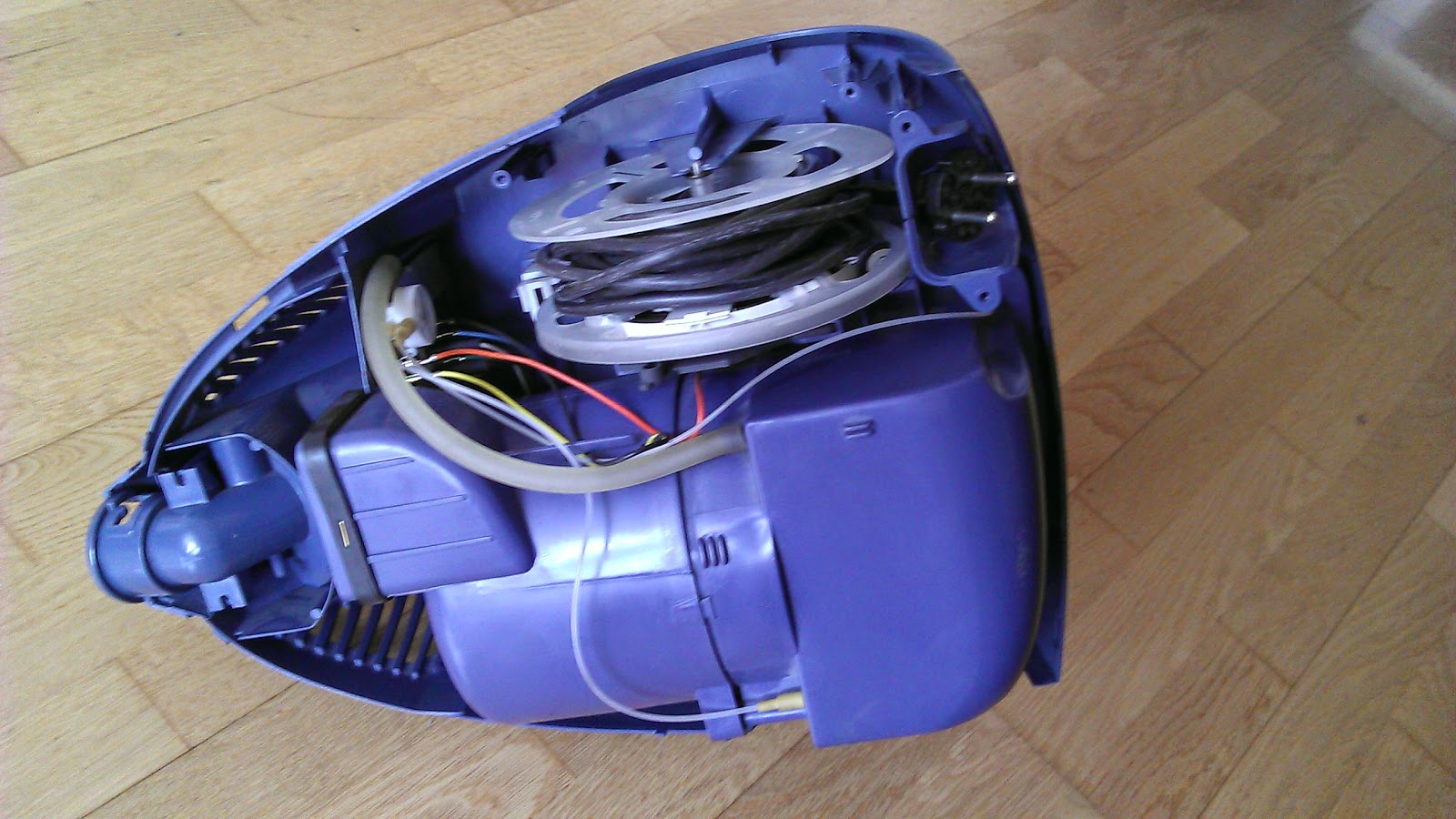 imahginable: Casi se quema la aspiradora. Cómo desmontar una Rowenta ...