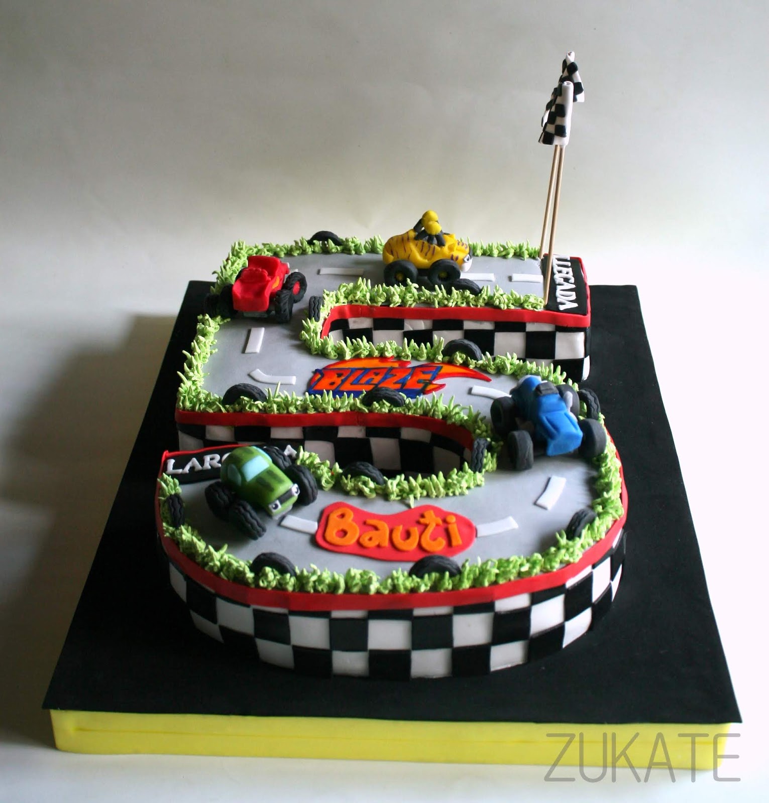 TORTA DE BLAZE AND THE MONSTER MACHINE PARA BAUTI | ZUKATE