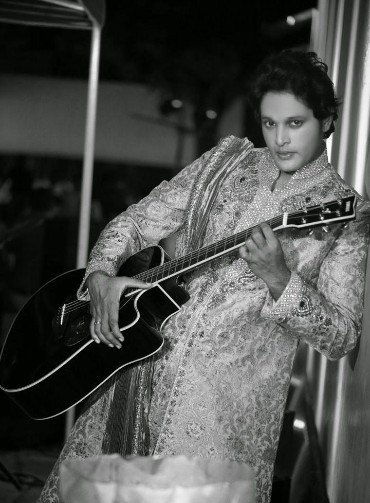 Roshan Ranawana Homecoming Photos | Sri Lanka Hot Picture Gallery.