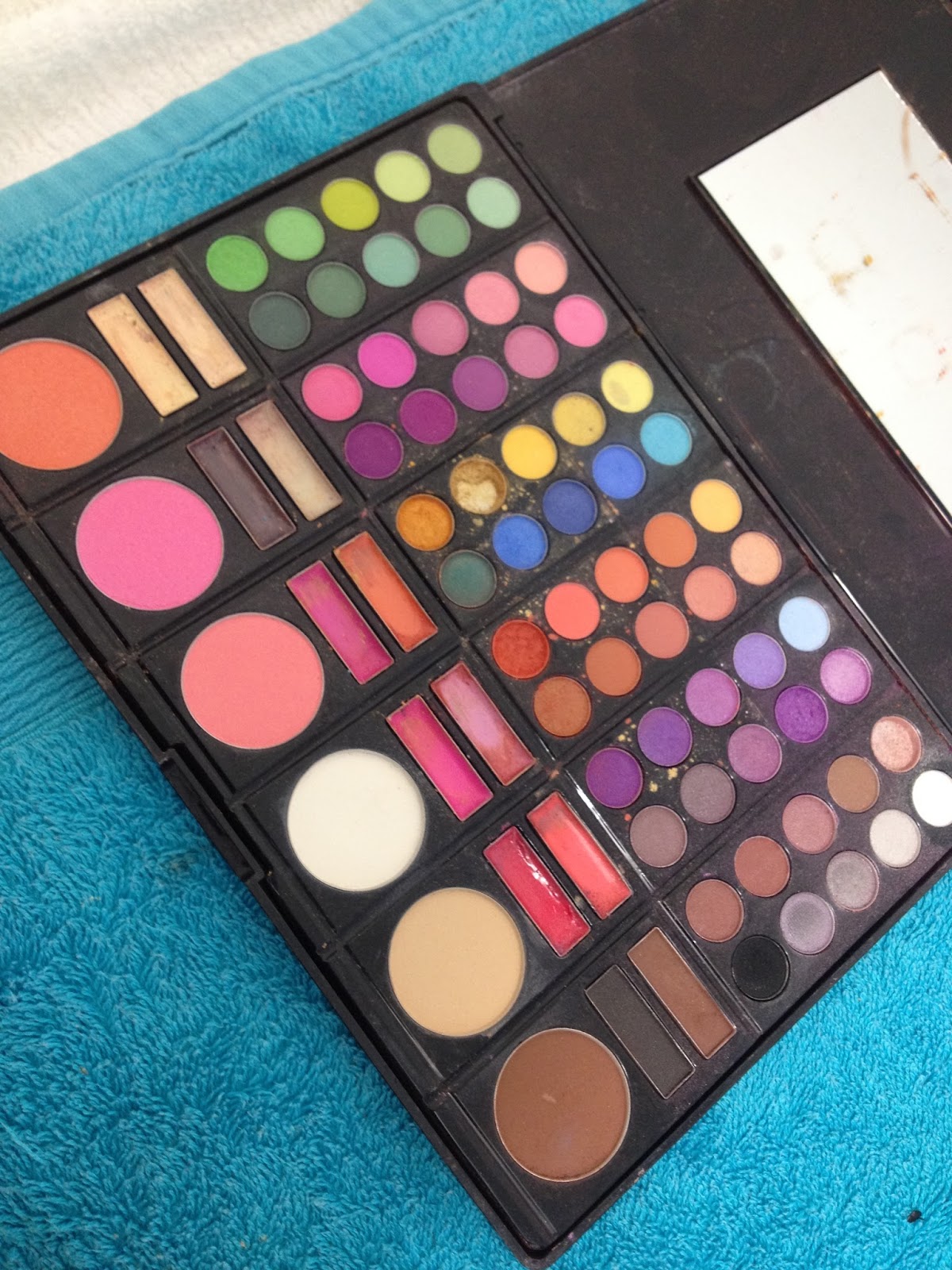 beauty with every age: make up colours that mix well.