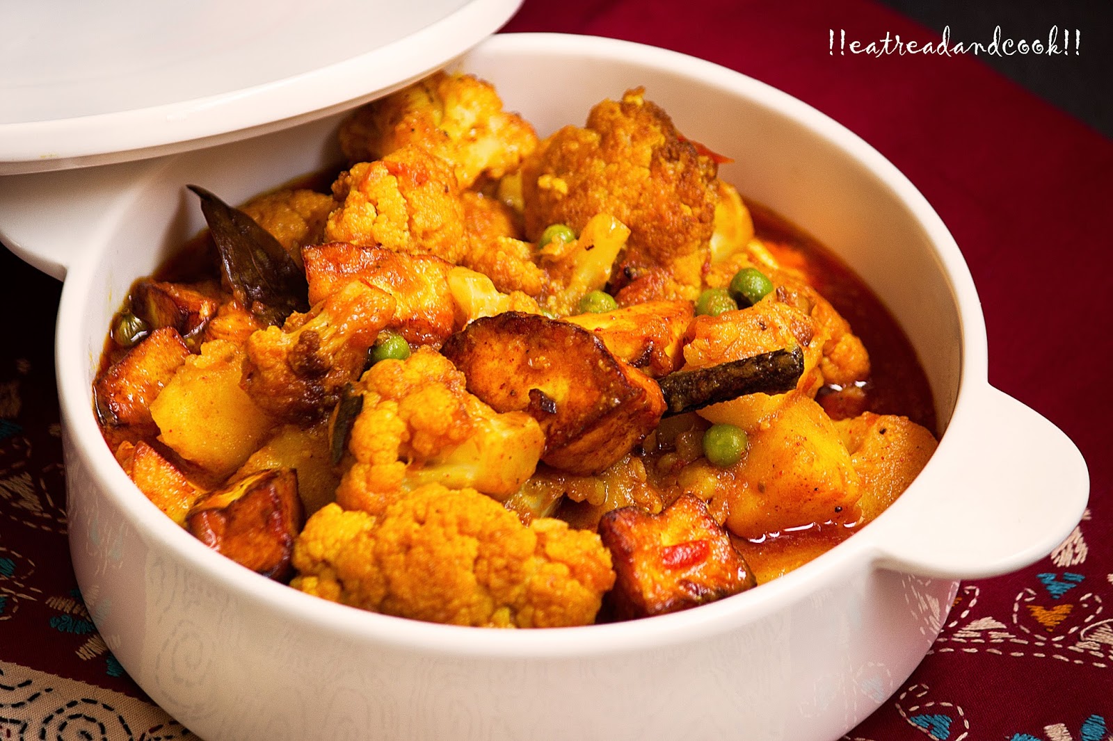 Paneer Fulkopir Torkari / Bengali Cauliflower and Cottage Cheese Curry