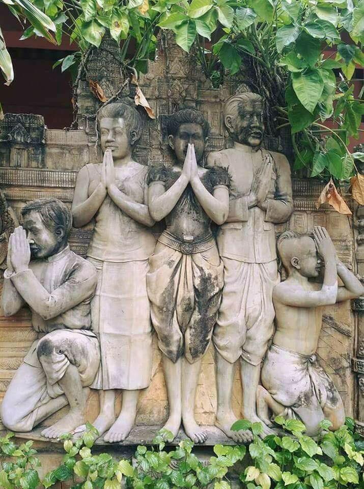 KHMER GREETING STYLE Our khmer greeting style was called Sompaes