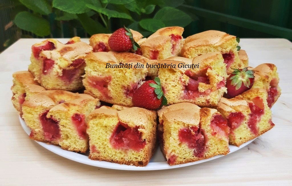 Pandispan pufos cu capsuni - Bunătăți din bucătăria Gicuței