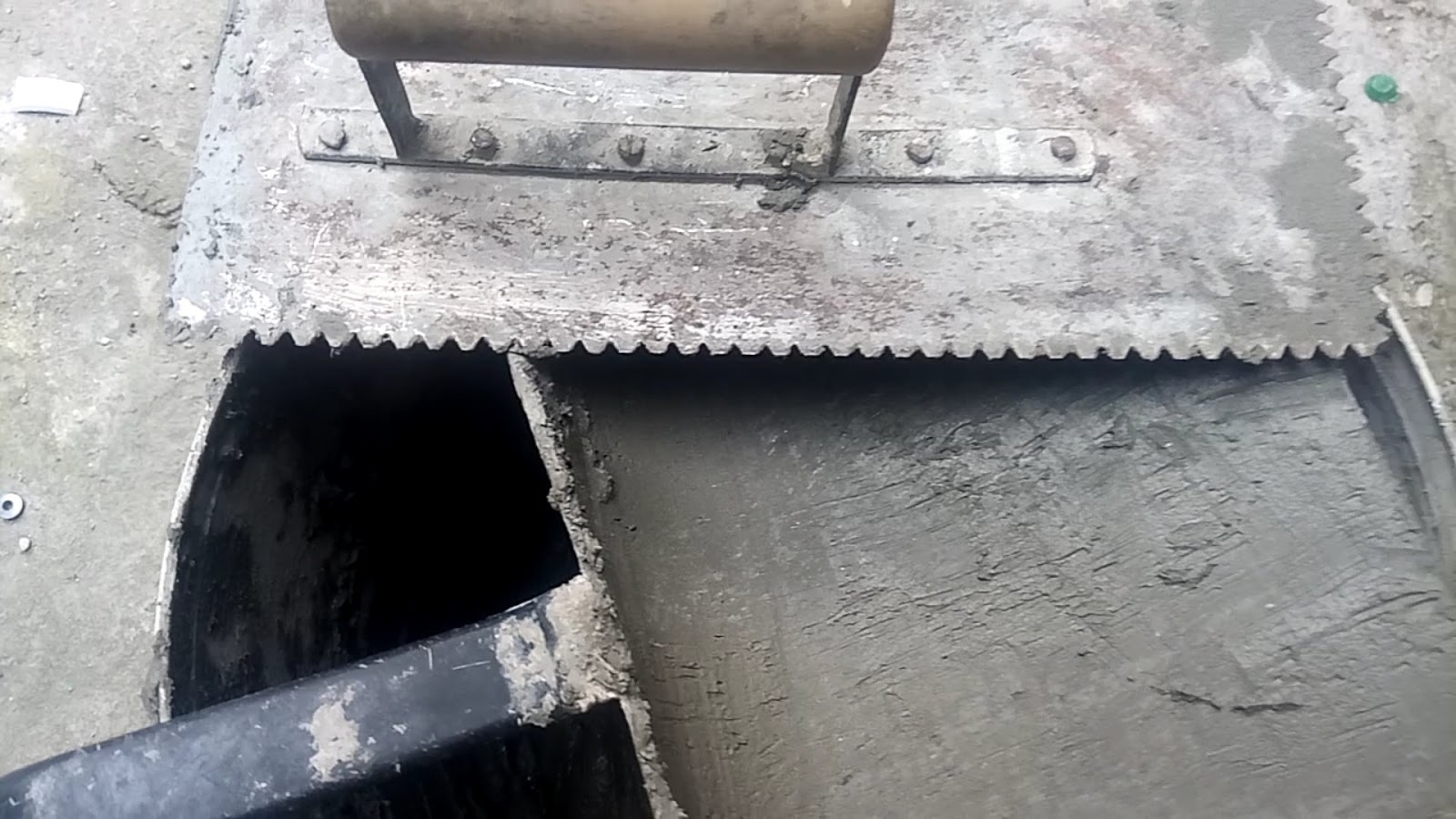 Cara simen gam dinding yang licin atau dinding cat sebelum pemasangan jubin