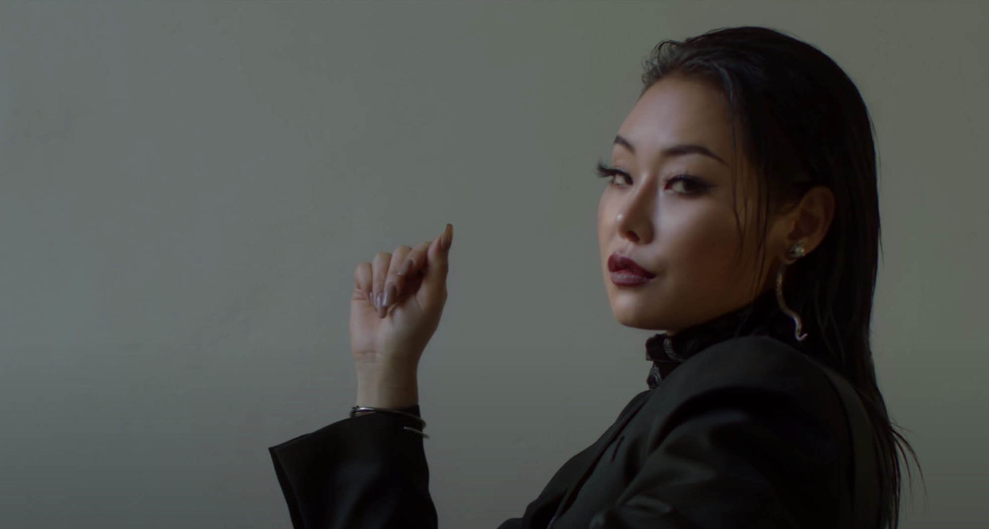 [MV] Cheetah 치타 vuelve con VILLAIN junto a JAMIE 제이미 - BA NA NA ...