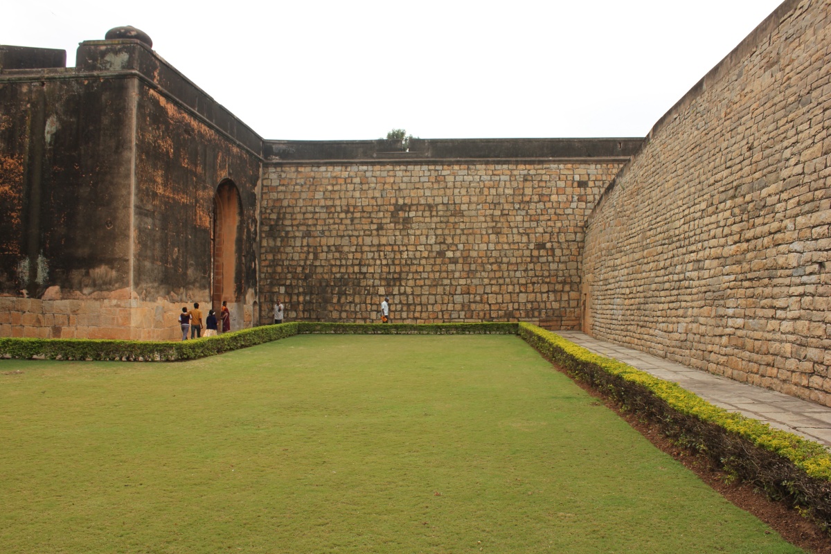 Journeys across Karnataka: Bengaluru Kote ~ Bangalore Fort