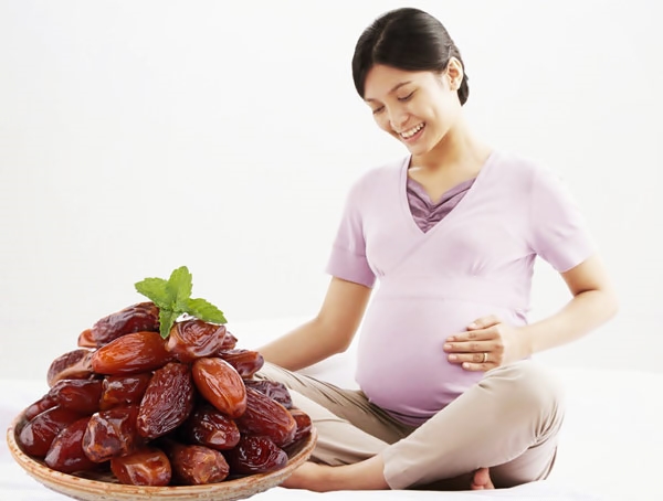 Joeragan Herbal: MENGENAL MANFAAT DAN KHASIAT KURMA BAGI IBU HAMIL