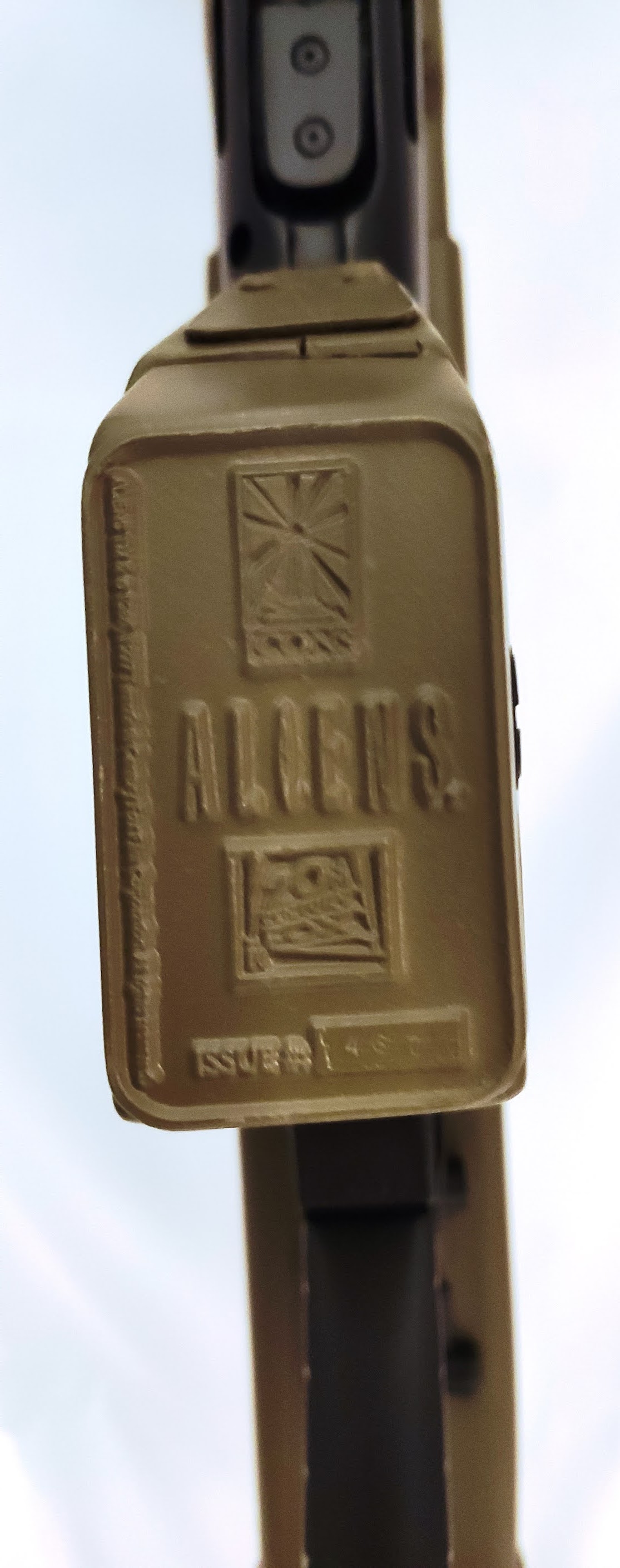 THE ICONS AUTHENTIC REPLICAS MUSEUM: Icons Aliens M41-A "Background ...