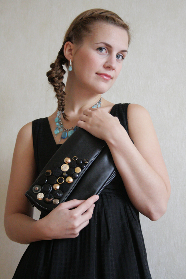 Pearls & Scissors: D.I.Y. Button embellished clutch