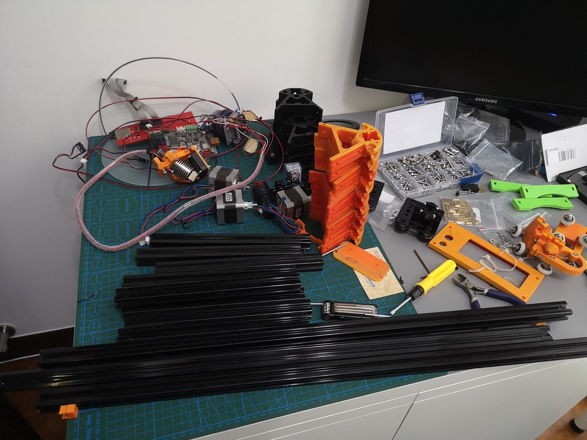 >_ Code|Craft 🔨: DIY Delta 3D Printer Rebuild