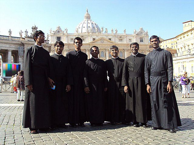 Imaginería religiosa "San Juan de Dios": El hábito Jesuita.