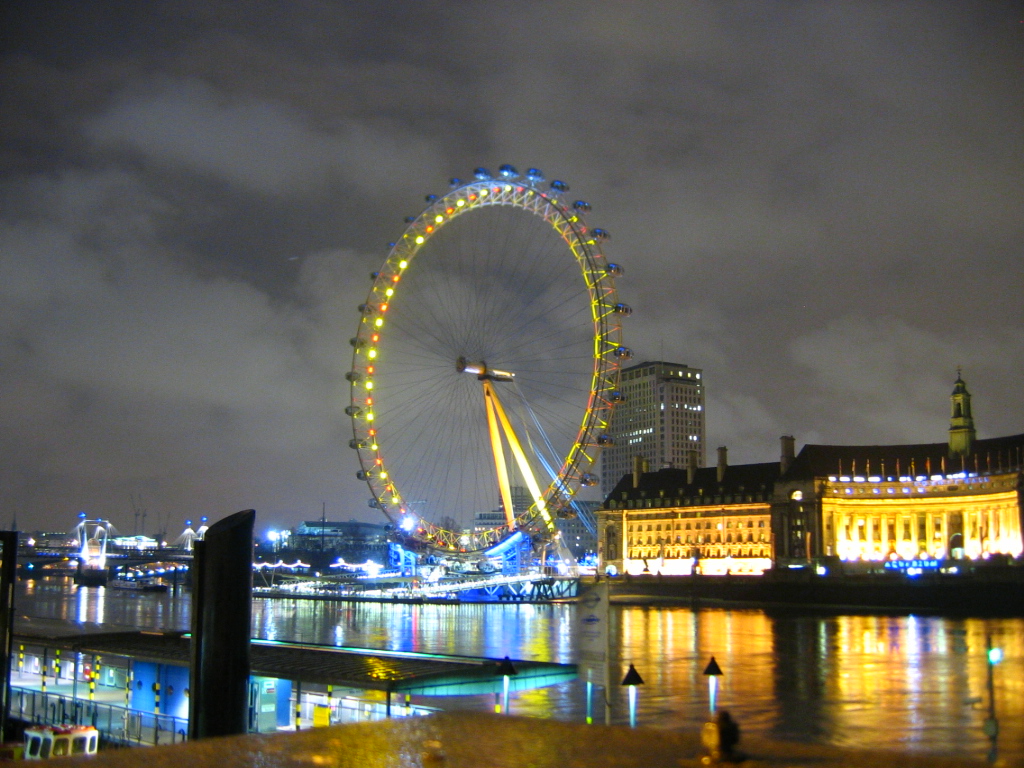 travel and tourism: London Eye 135-metre (443 ft) tall