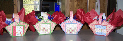 Make It Sparkly Mama!: Simple, Easy May Day Baskets!