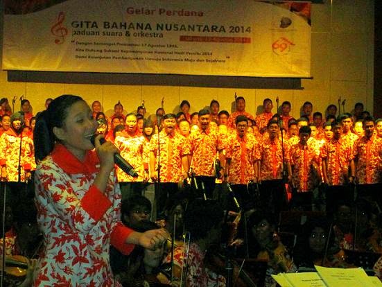 Travelplus Indonesia: Menyanyikan Lagu Karya SBY di Istana Merdeka, Laras-Siswi SD Asal Lampung ...