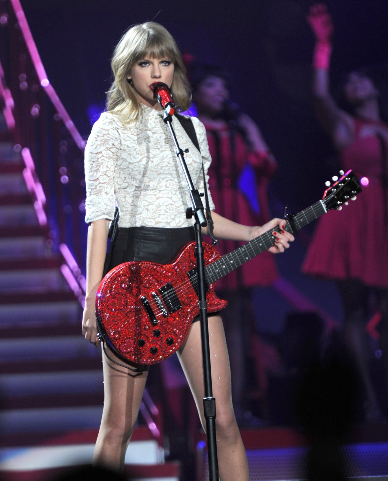 Taylor Swift - On stage, in concert in Newark, NJ