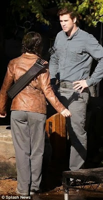 The Maniacal Bookworm: Mockingjay Part 1 Stills