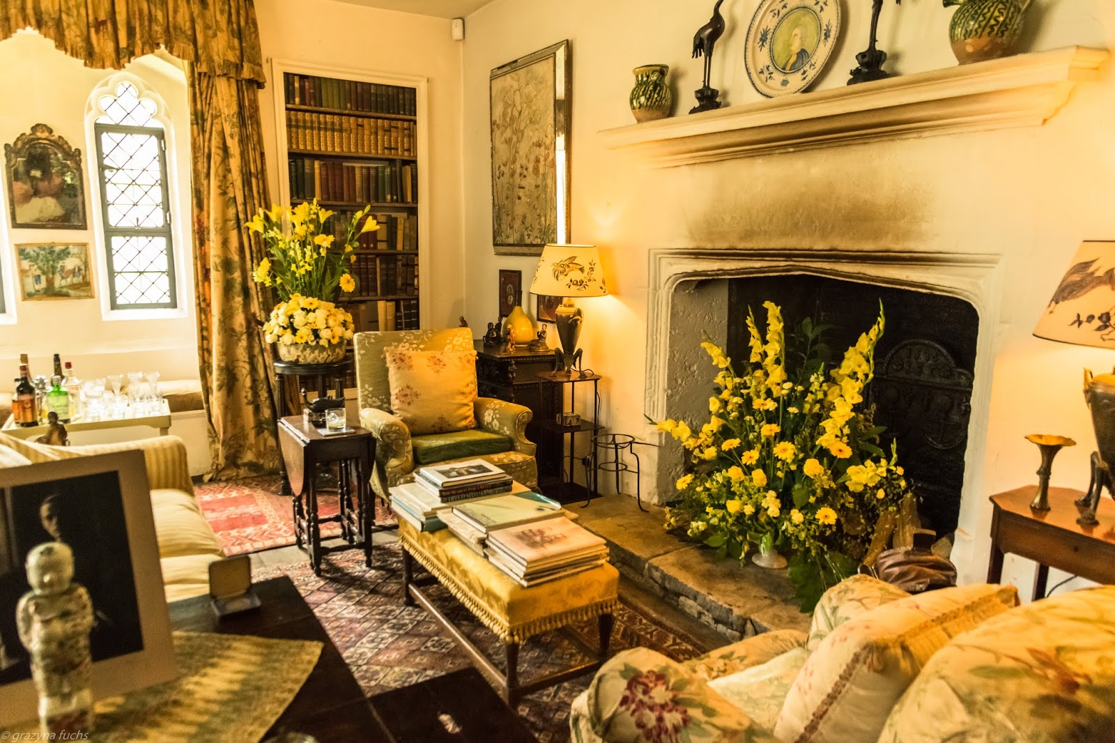 Enjoy your time with beautiful places: Nymans - romantic house