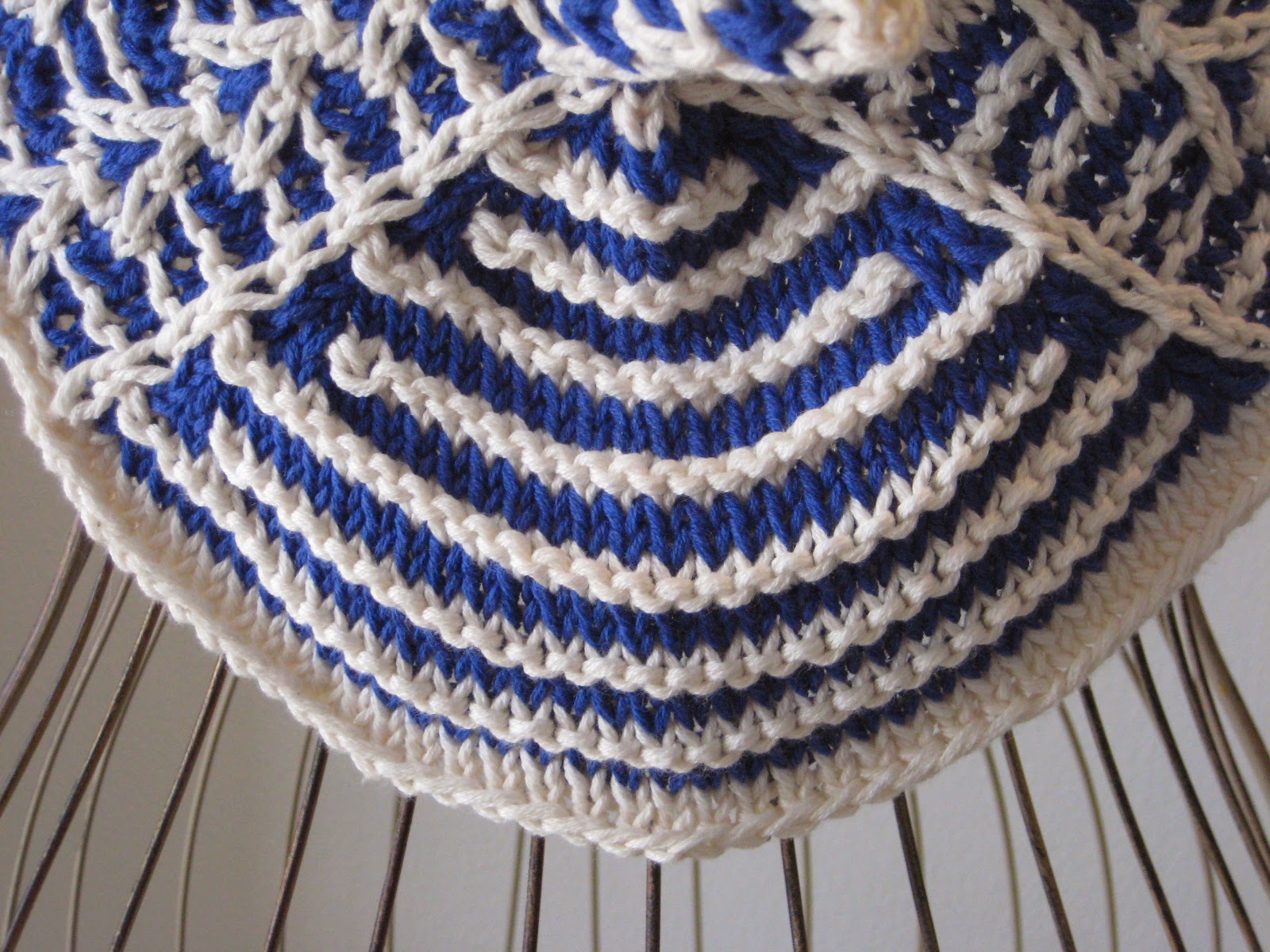 Balls to the Walls Knits: Tons of Triangles Cowl