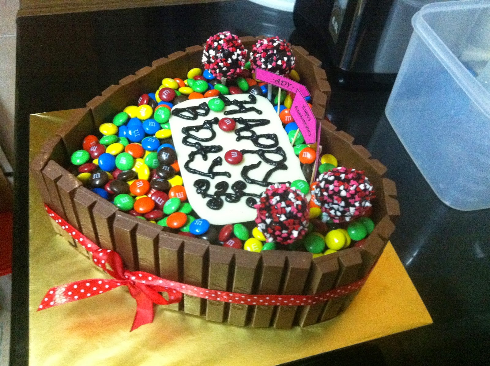 - Delicious Moment For Everyone -: Kit Kat & M&M Cake......