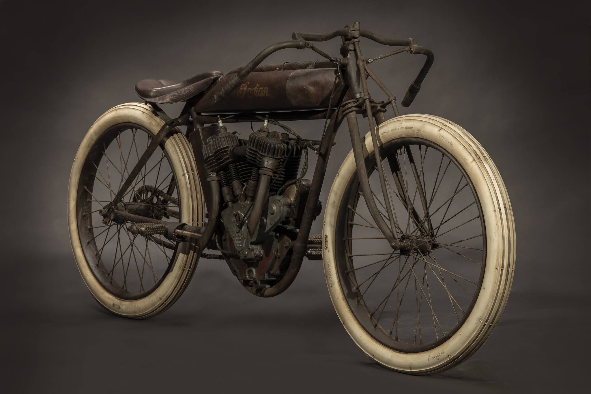 Medzi riadidlami: 1919 Indian Powerplus Board Track Racer