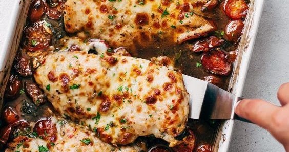 Garlic Butter Tomato Baked Chicken with Mozzarella - Awesome Recipe Ideas Garlic Butter Tomato Baked Chicken with Mozzarella - Awesome Recipe Ideas
