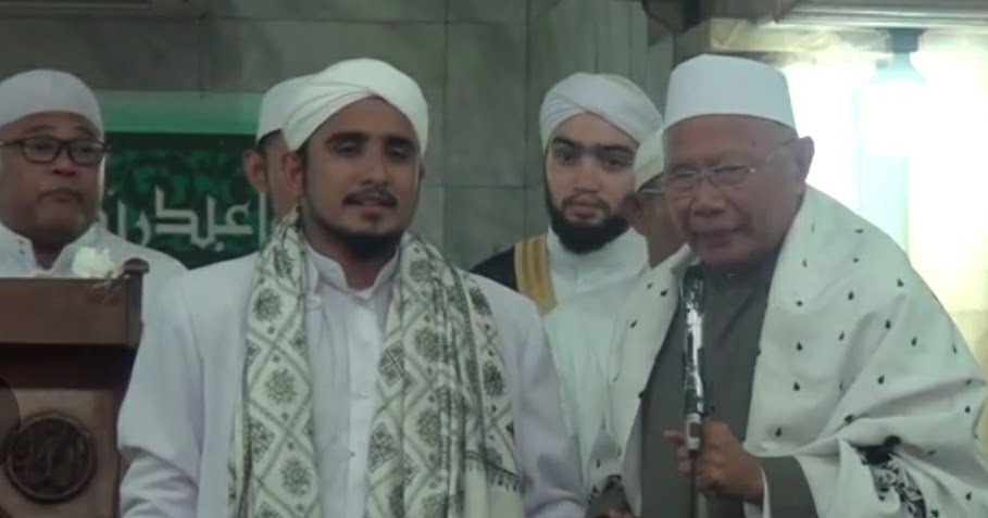 (Video) KH Abdul Rasyid AS Persaudarakan Ketiga Putranya Dengan Habib ...