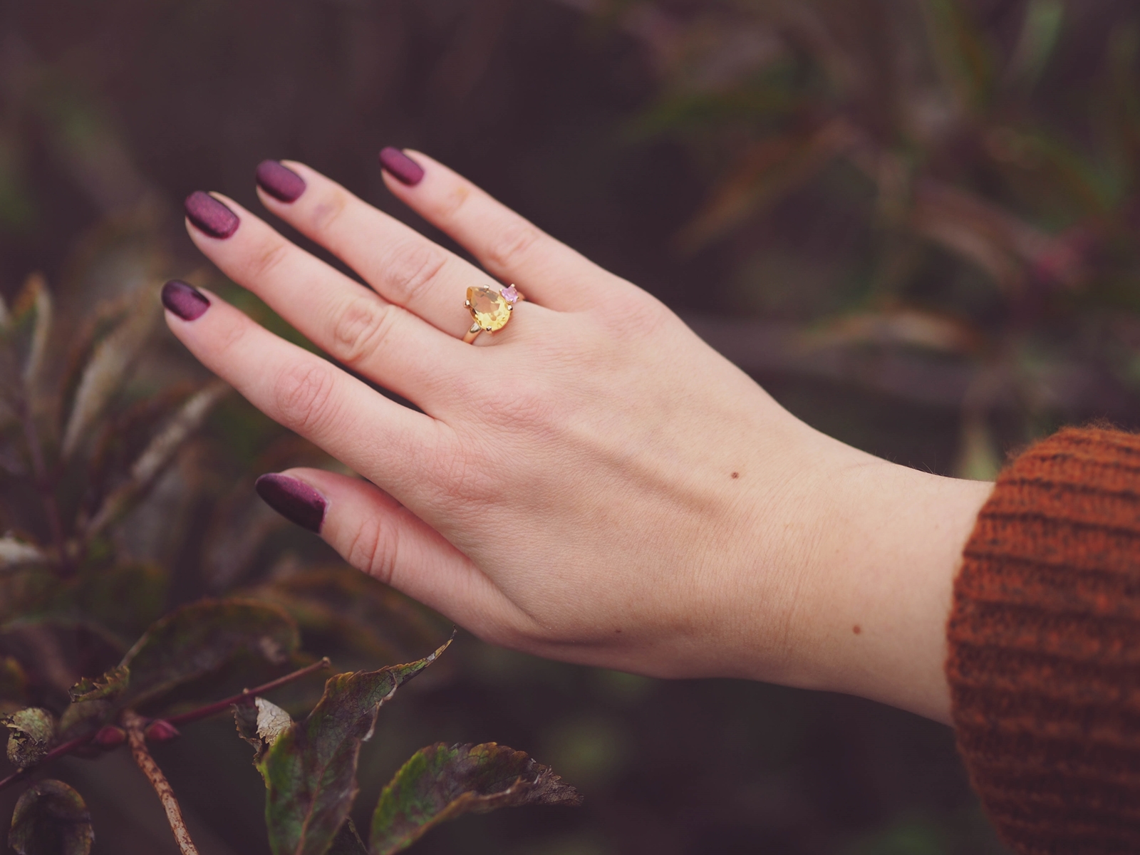 Vanhat korut uudeksi - kultaseppä teki uniikin sormuksen, joka kantaa ...