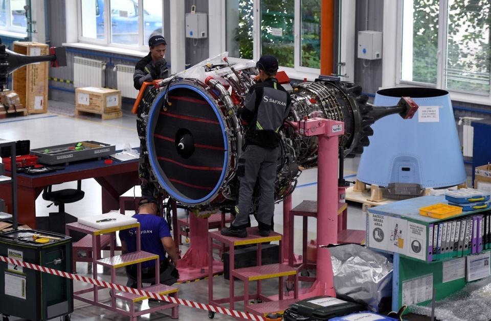 Historia y tecnología militar: Ensamblaje de motores PowerJet SaM146 en ...