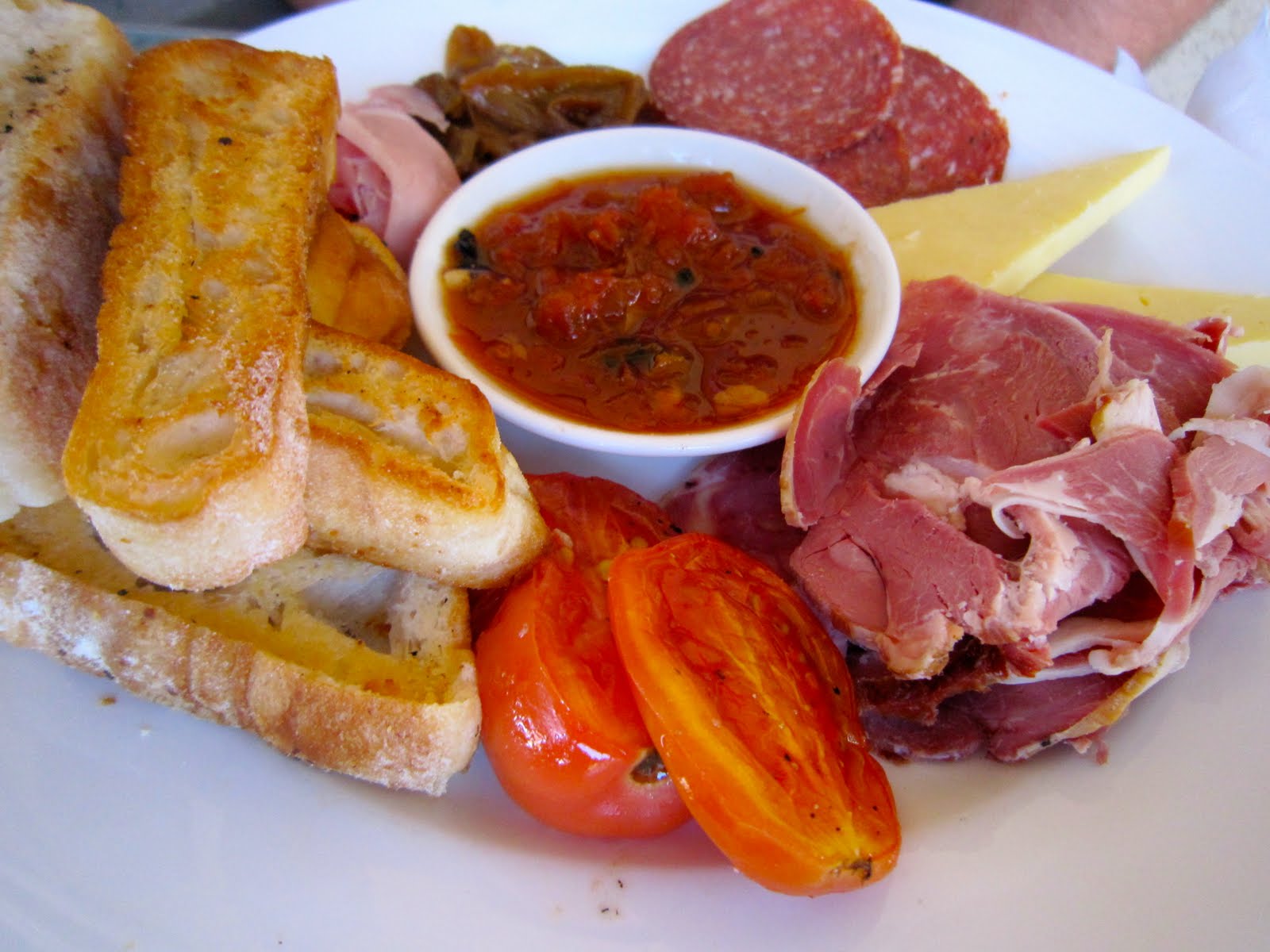 One Hungry Hen: The Long Track Pantry, Jugiong