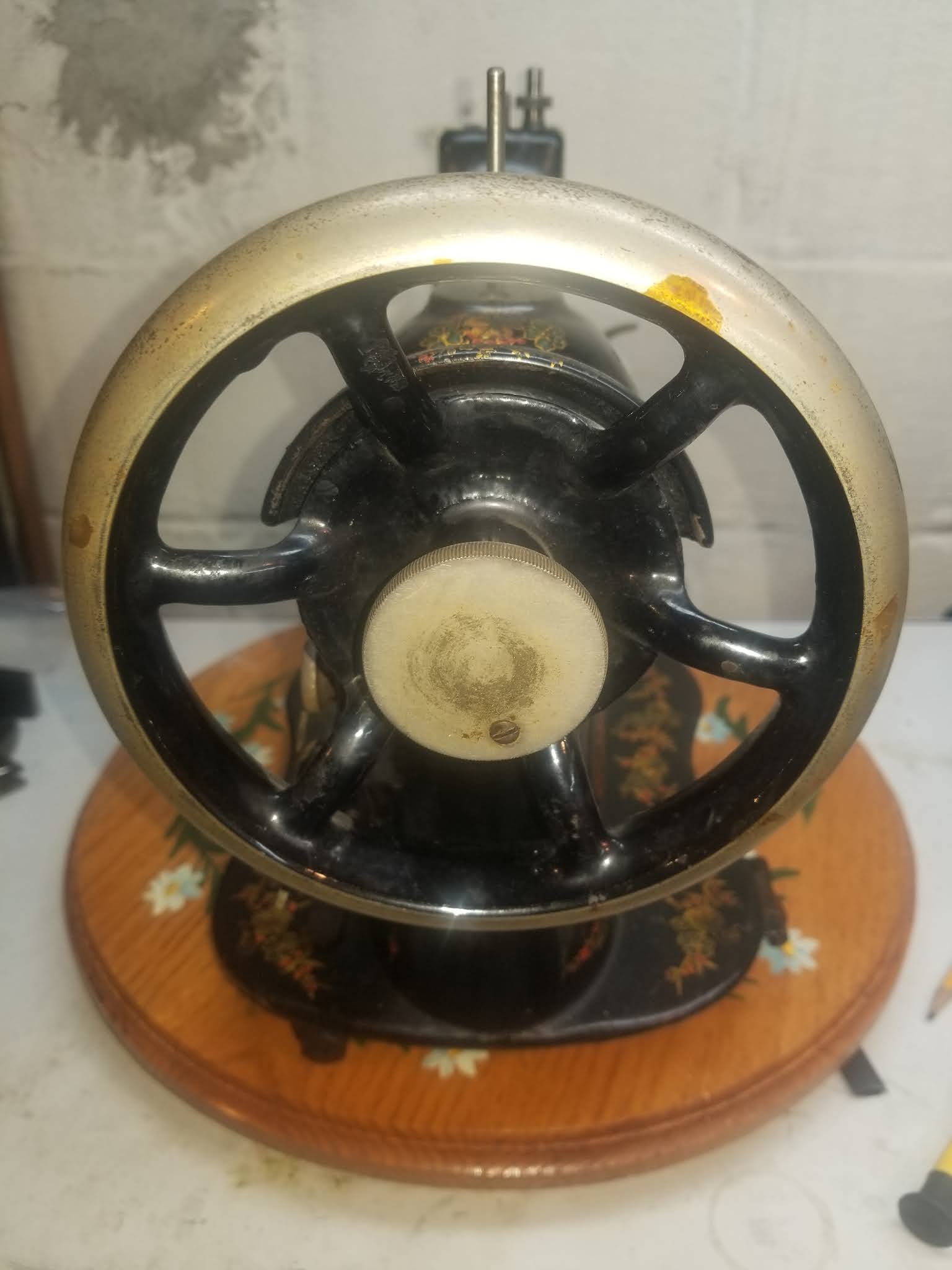 Selby Sewing Machines: 1889 Singer VS2 with Floral Decals