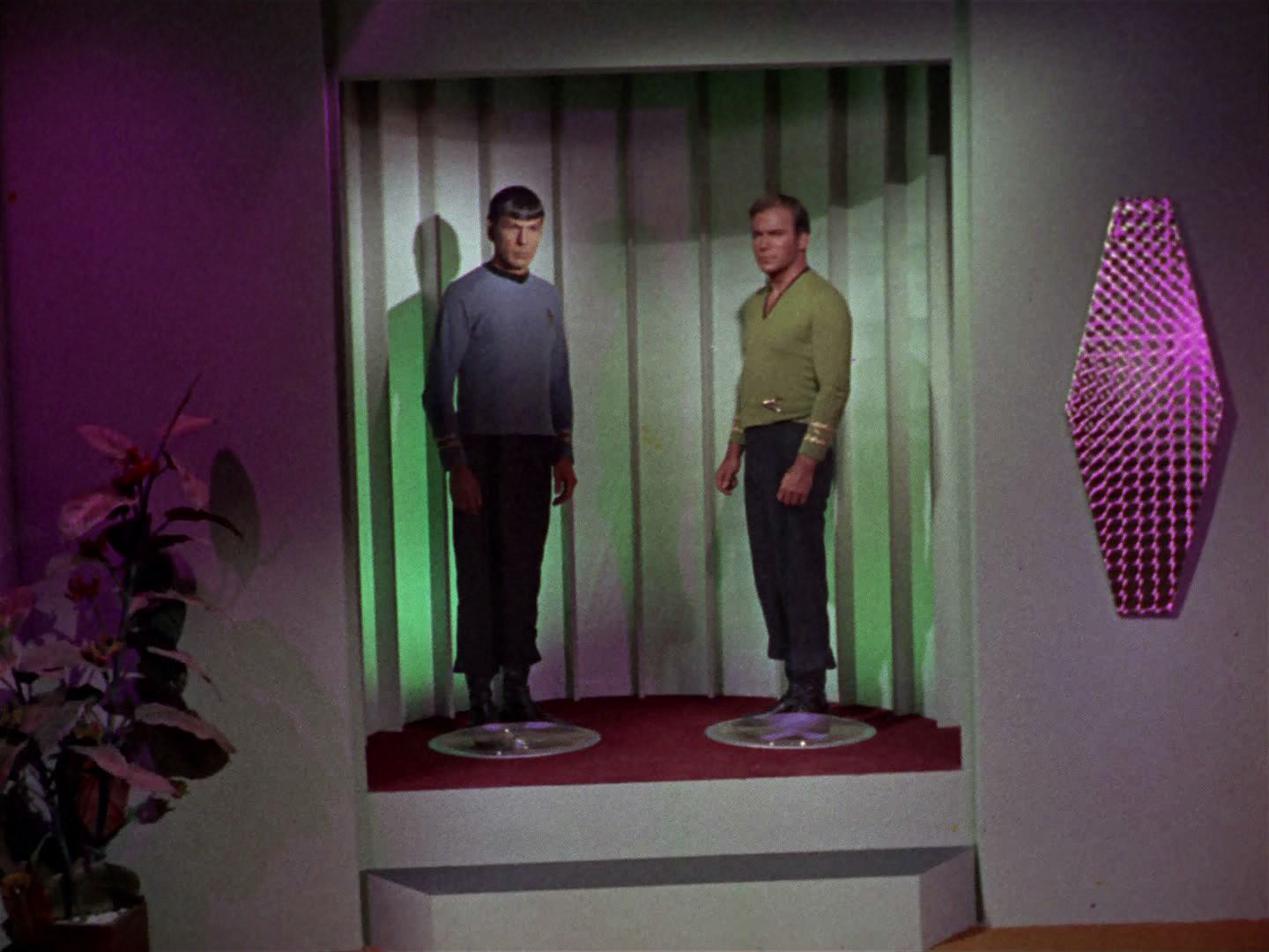 Realm Of Retro : STAR TREK Transporter console