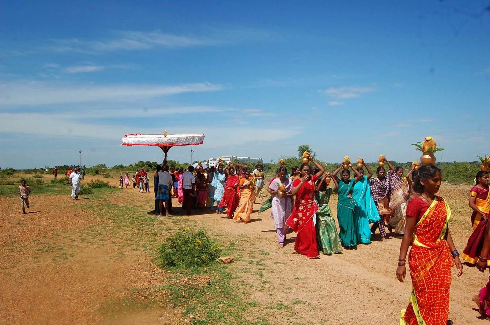 Ayyangarkulam Vadakarai Kannimar: paal kudam