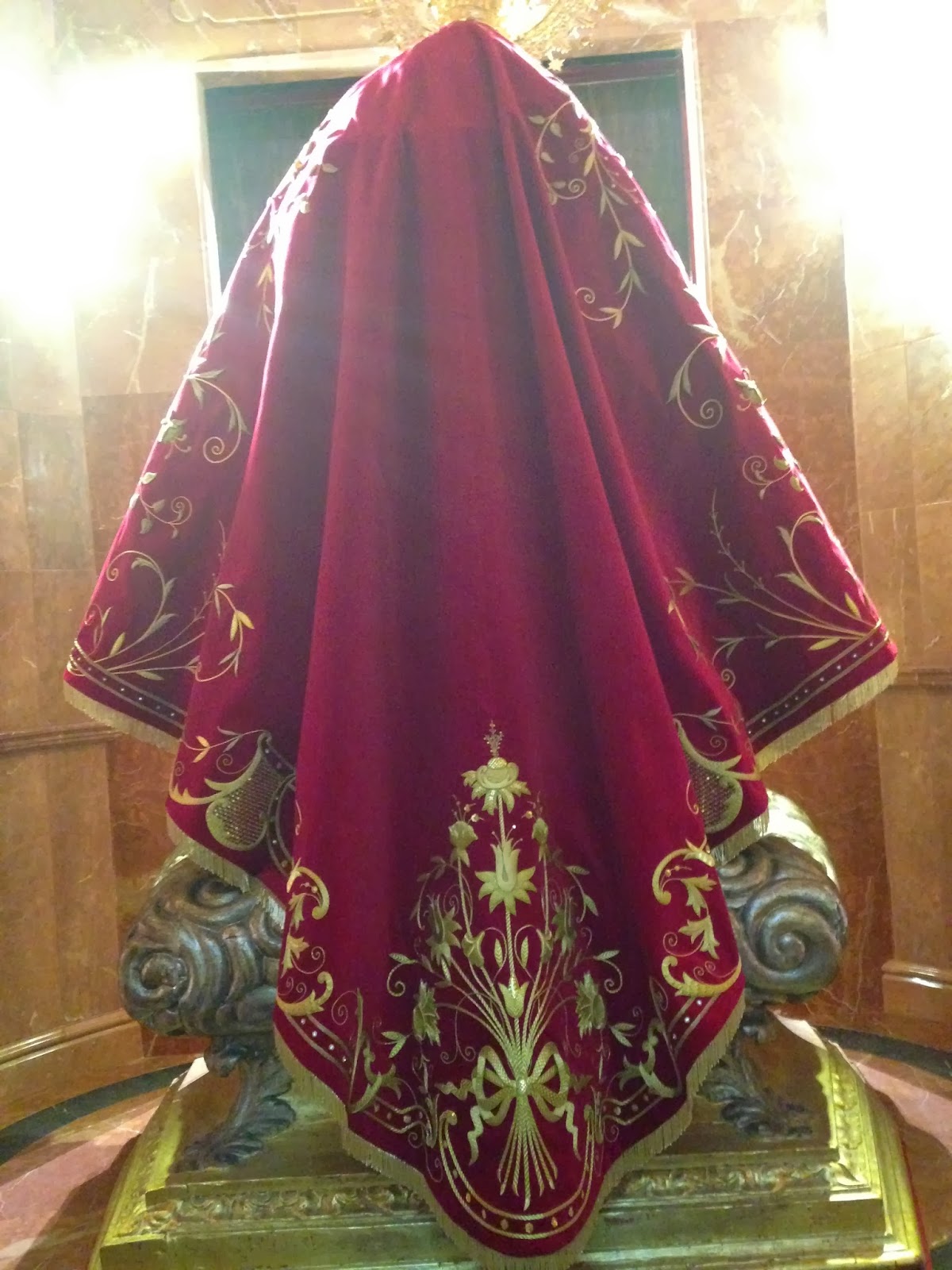 César Gómez-Höhr Román. Artesanía del Bordado en Oro: El MANTO ROJO DE ...