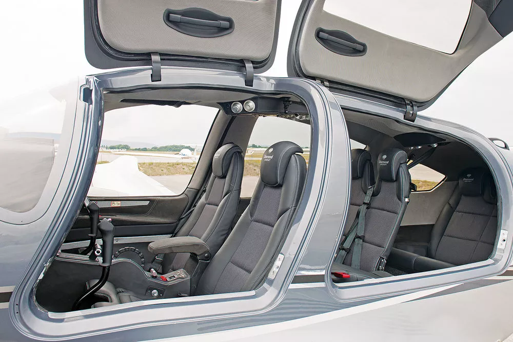 Defensa y Armas: El primer Diamond DA62 es entregado en los EE.UU.