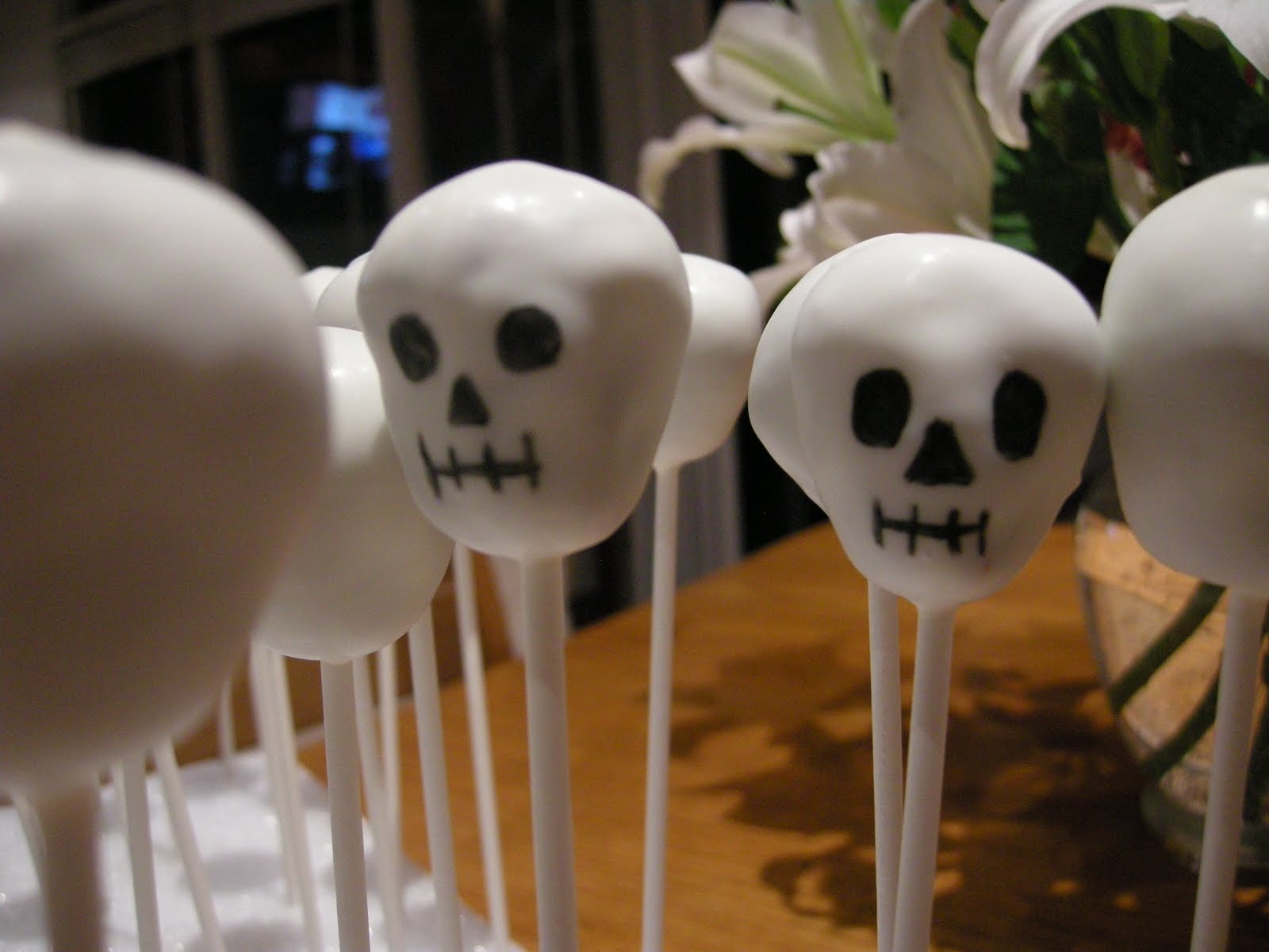 Cake Pop Insanity!: Skull and Pirate Skull Cake Pops