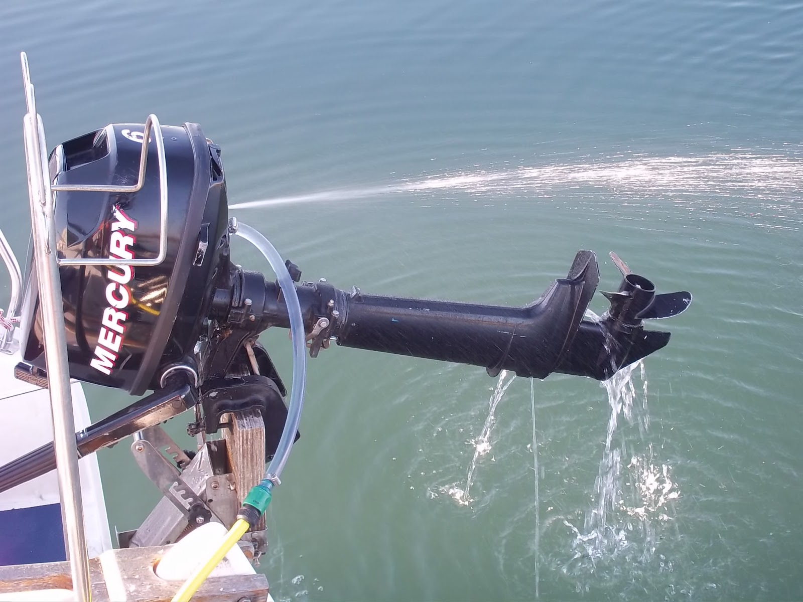 Faro del Picacho: Endulzado Motor Fueraborda