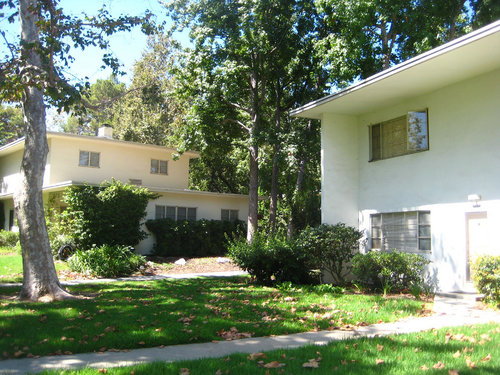 Baldwin Hills Village...and the Village Green: The Use of Color at ...