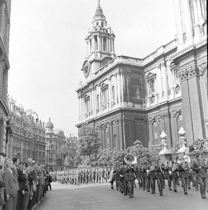 1942. American Troops Parade in London