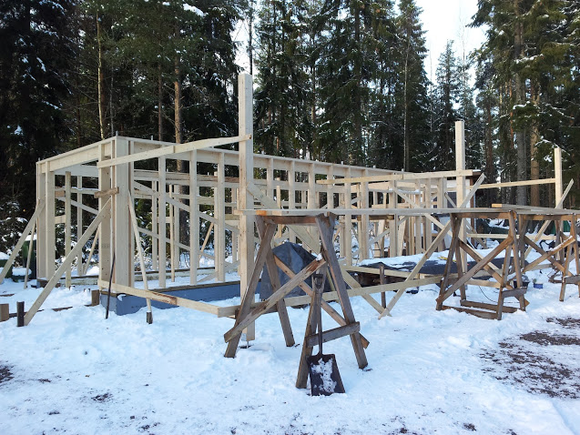 Aurinkorinne: Autotallin runko osa2