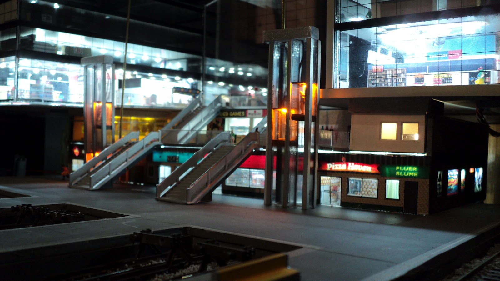 quinntopia - An N Scale blog: The Terminal Station! Interior Details!